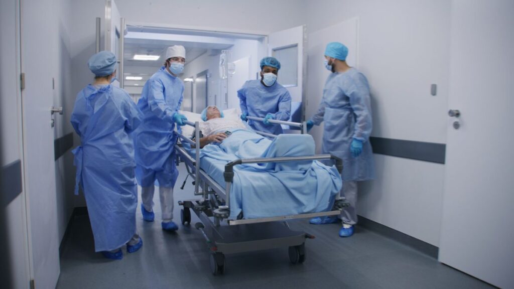 She coughs ... and sees her intestine getting out of her body: what ...