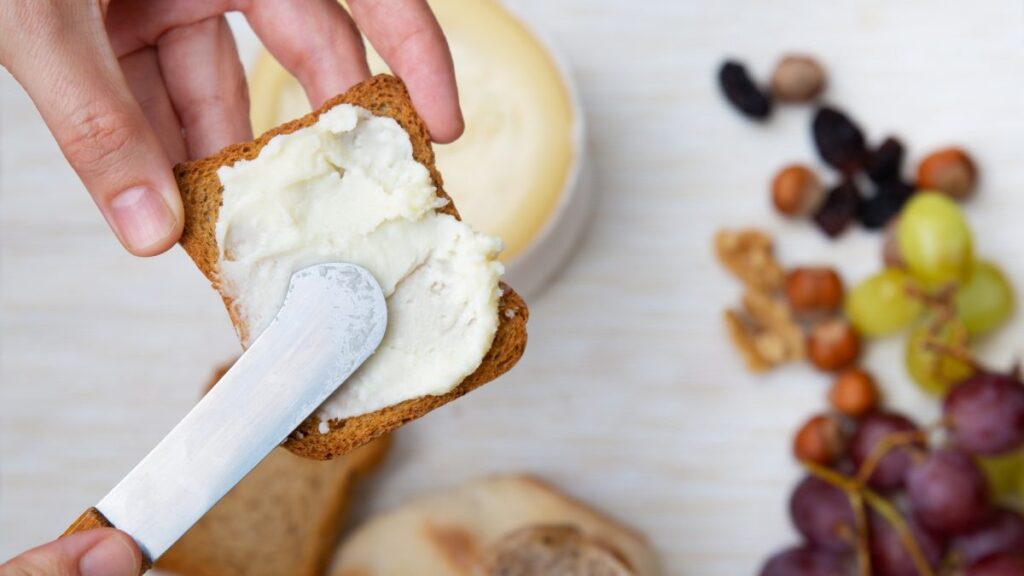 What if the best time to eat cheese was not the one you believe? The ...