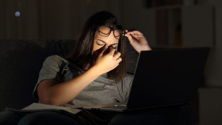 Cyberkinetosis, this insidious disease linked to screens that makes you ...