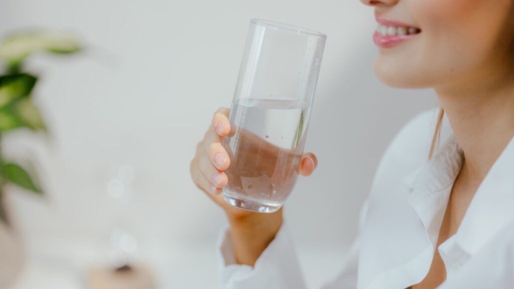 She Drank 8 Glasses of Water a Day for a Week and Here's What Happened ...
